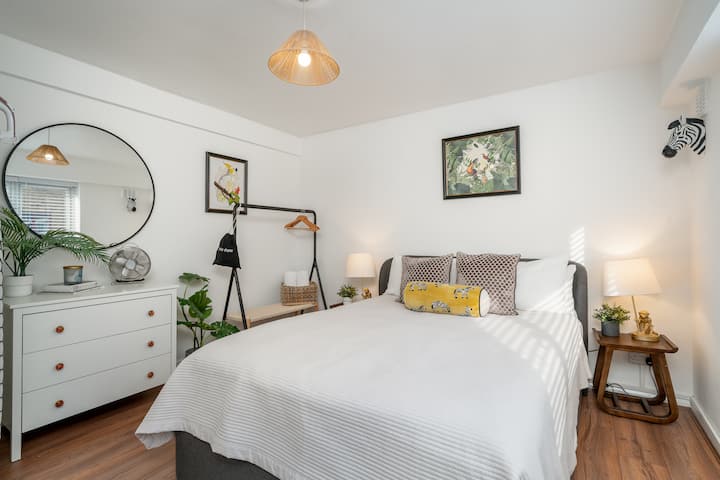 Love Of Petticoat Lane | Creed Stay - Greenwich