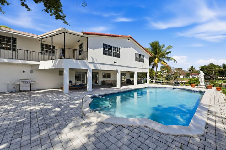 Huge Mansion With Waterfront For 2 Boats. 20 Ppl - Palm Beach, FL