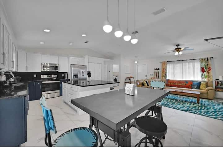 3 Bedrooms With 5 Beds! Fully Privacy Fenced Yard! - Port St. Lucie, FL