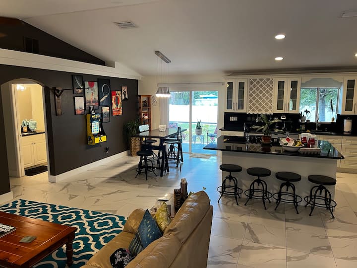 3 Bedrooms With 5 Beds Home ! Fenced Yard Nw Psl - Port St. Lucie, FL