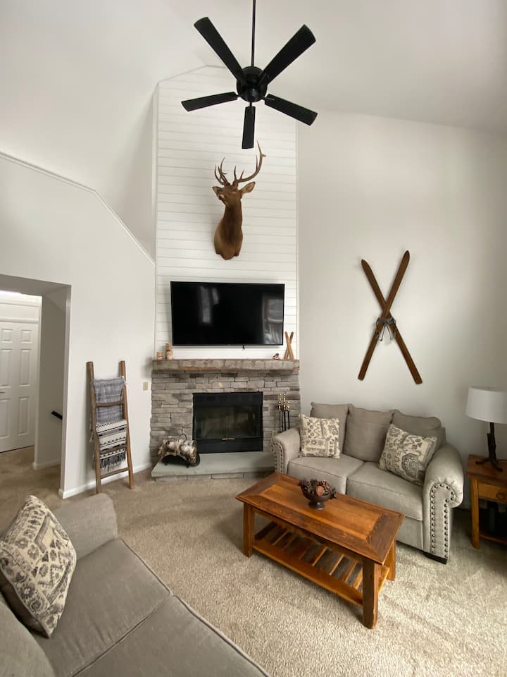 Modern Retreat W/ Views Across From Holiday Valley - Ellicottville, NY