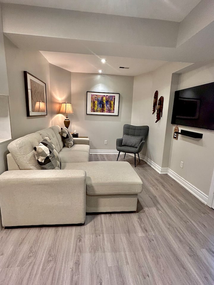 Quiet Vaughan Retreat Near Wonderland & Hwy 400 - Vaughan