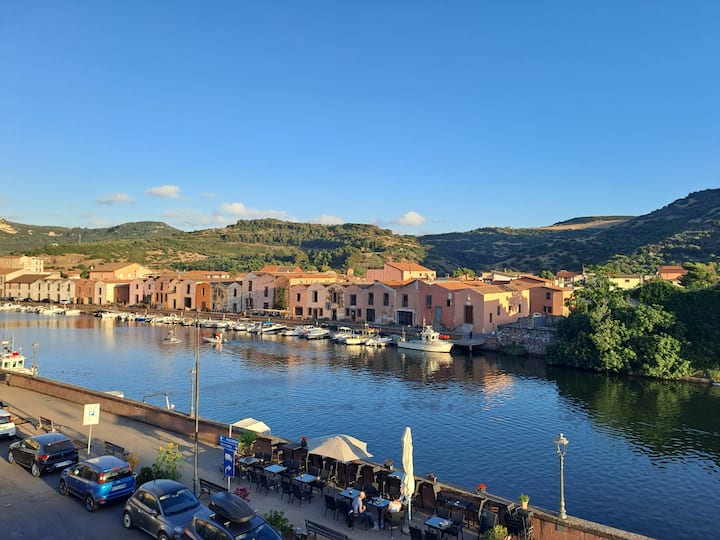 Ampio Appartamento Luminoso Sul Fiume Con Balconi - Bosa