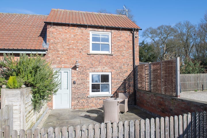 Two Bedroom Stapleton Guest House With Patio - Selby