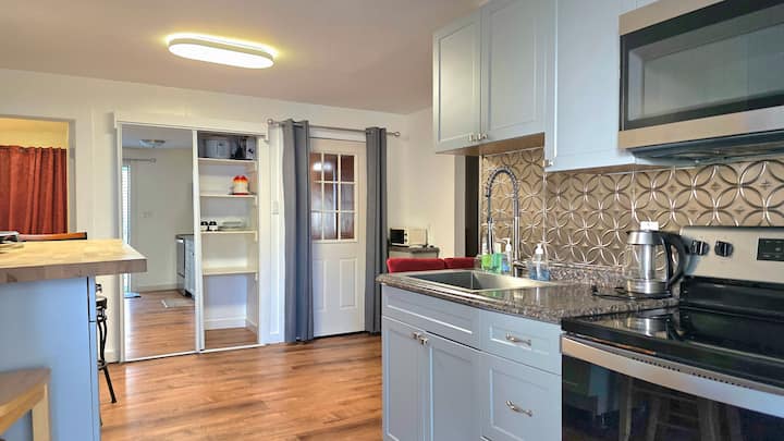 Accessible 2-bedroom Vacation Apmt Free》park•wifi - Fishers Island, NY