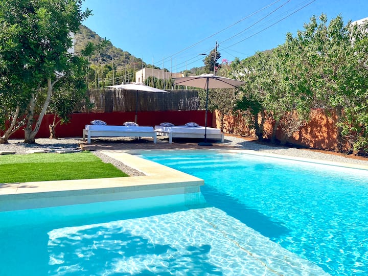 Casa Bonada Close To Playa Den Bossa - Ibiza