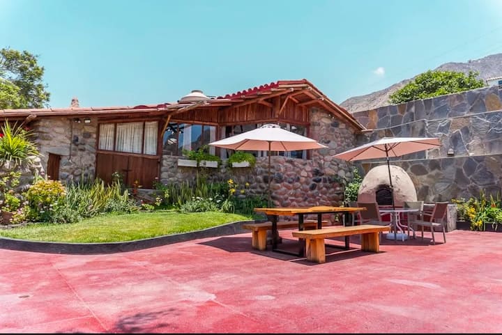 Casa De Piedra En Cieneguilla - Perú