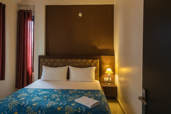 City Center Elegant 3bhk Close To Ghats & Temples - Varanasi