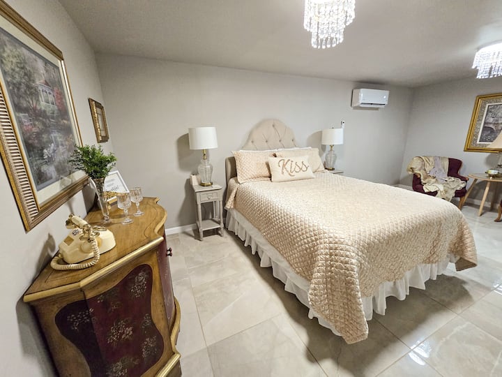 Golden Guesthouse Away From City Noise - Roswell, NM