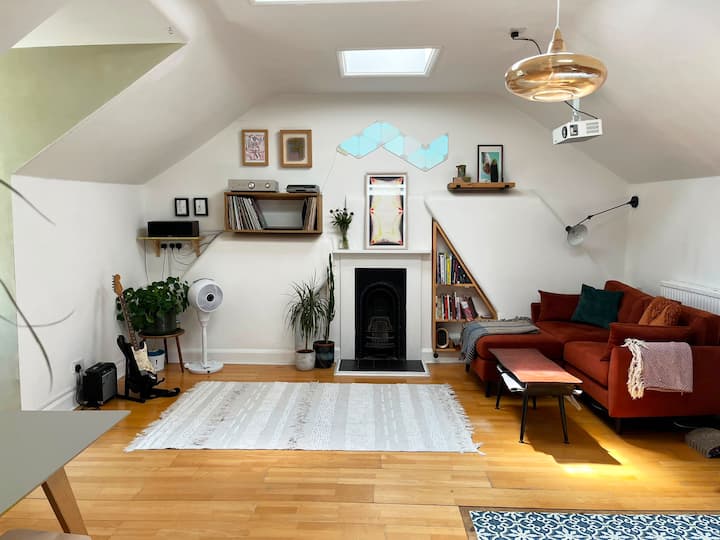 Designed Family-friendly 2-bedroom, Zone 2, London - 브롬리