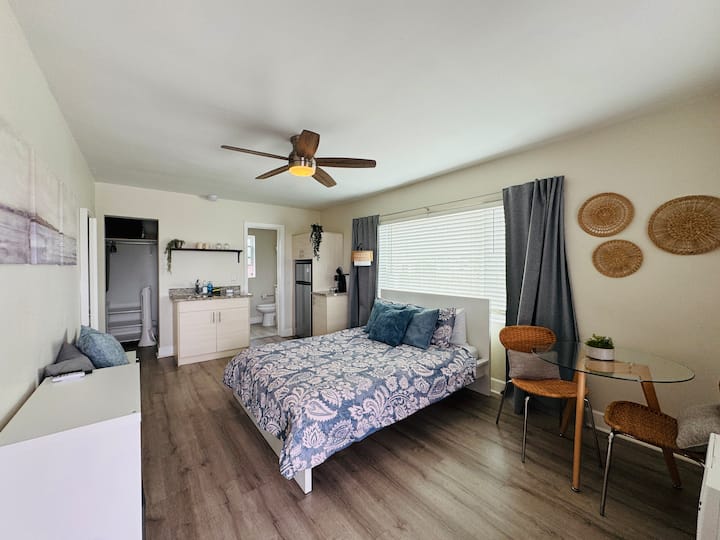 Seaside Studio @ La Jolla Village - San Diego, CA