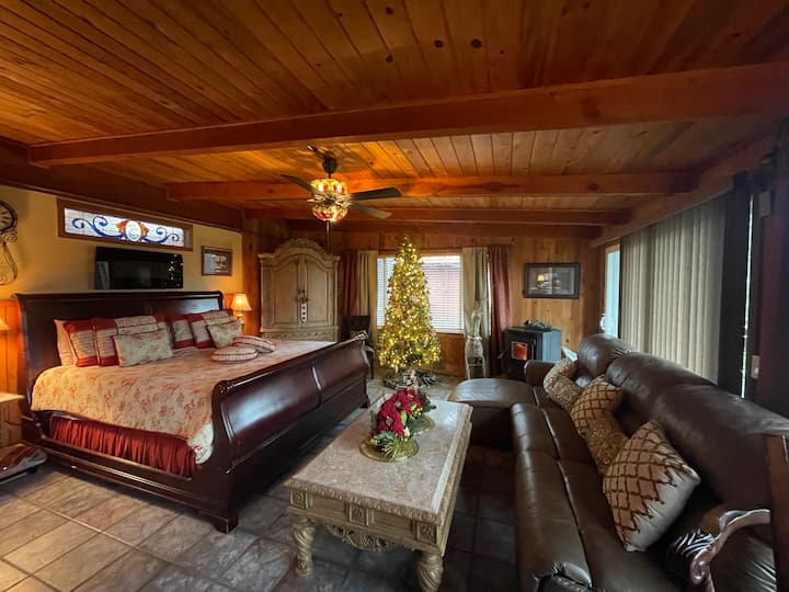 Sunny Master Suite On The Abiqua Creek - Silverton, OR