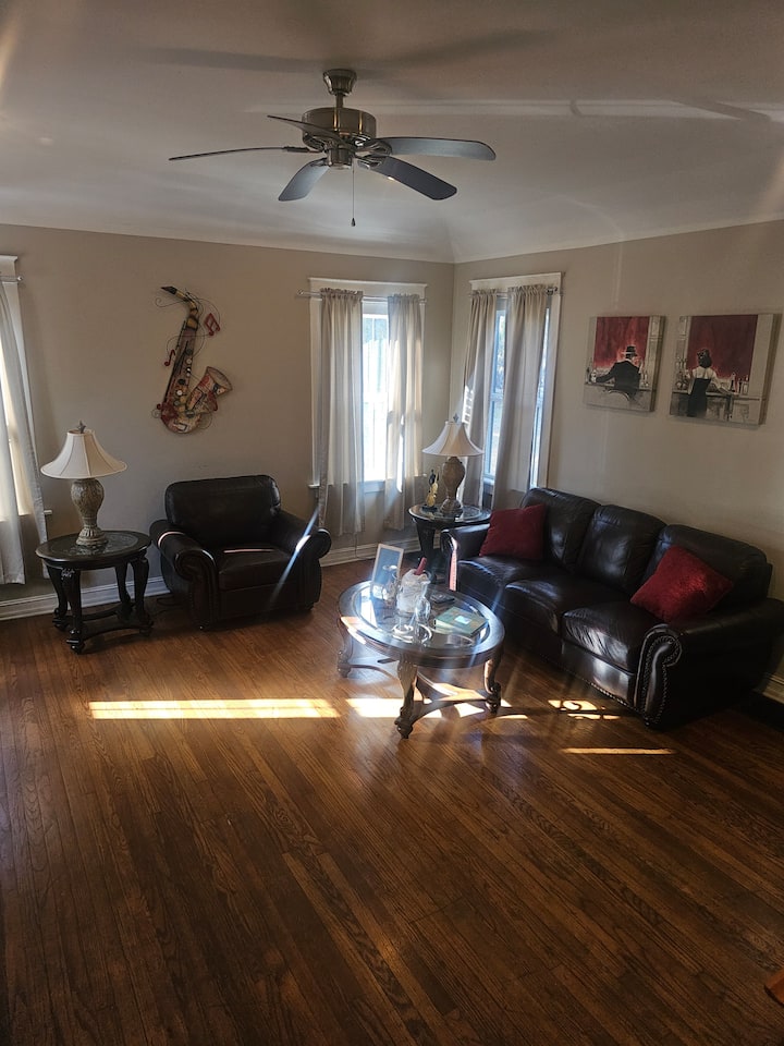 Birmingham's Spacious Uptown Retreat - Birmingham, AL