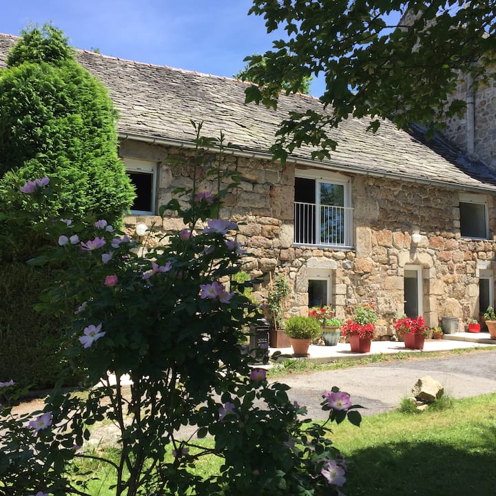 Le Calme A 300 M Du Lac, Superbe Panorama - Coucouron