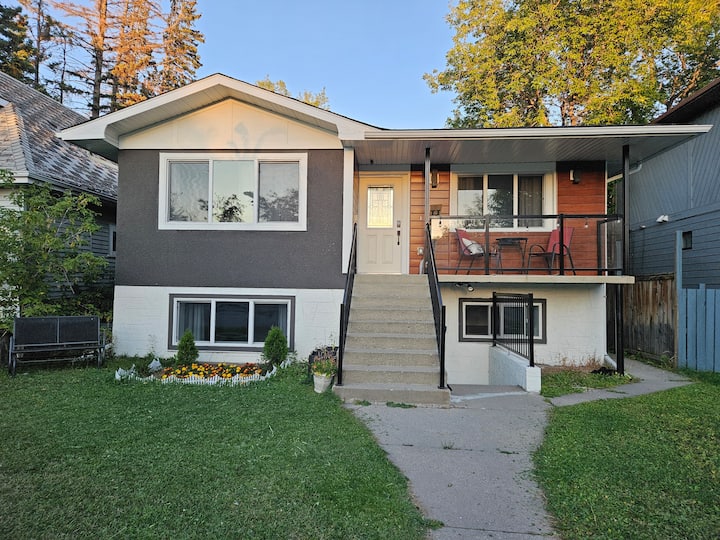 Modern 2 Bedroom Unit - Great Location - Calgary