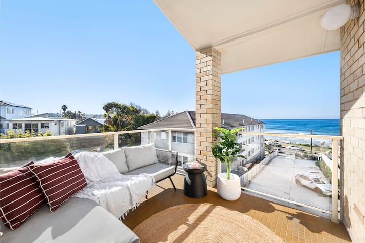 Beachfront Apartment At Curl Curl - Manly