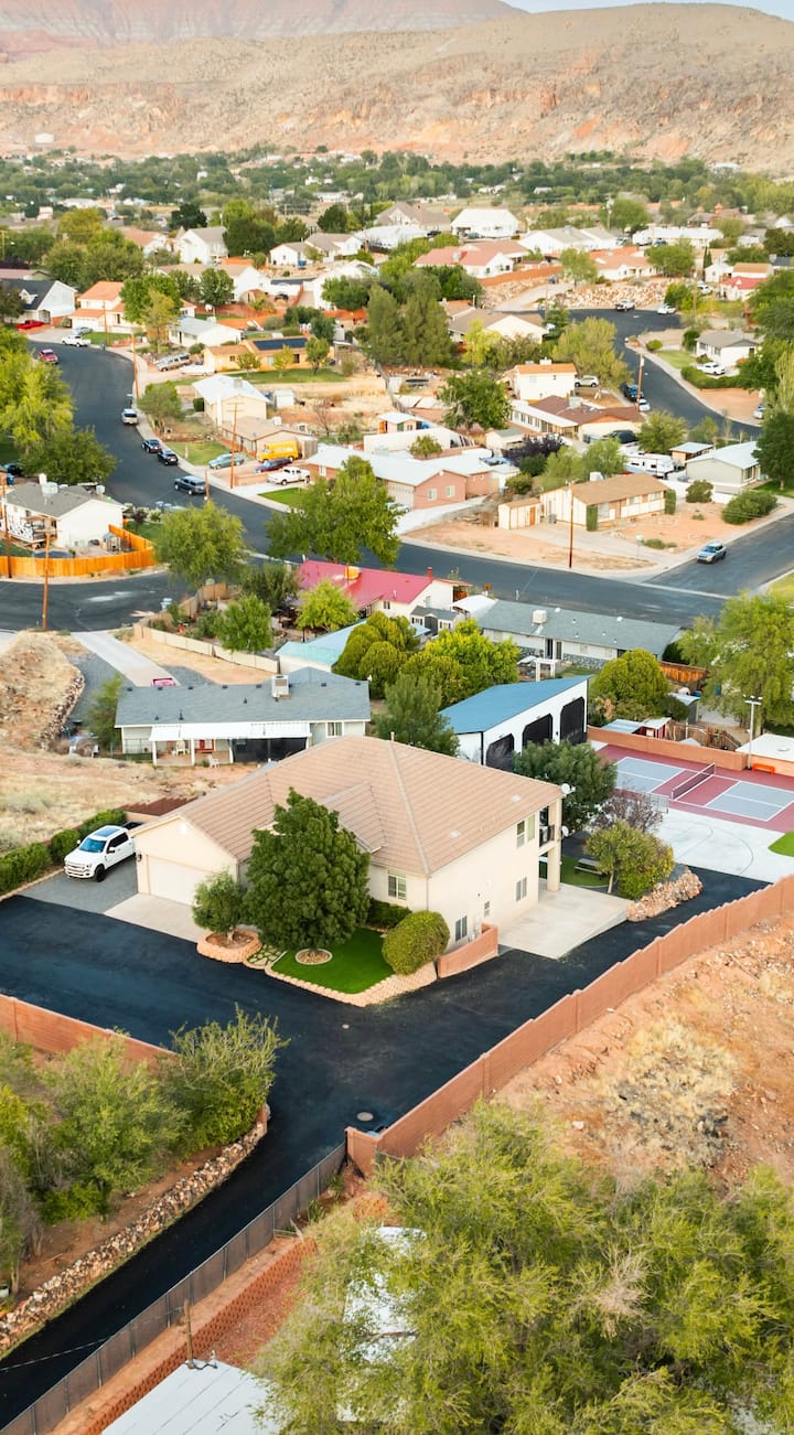 Zions Zen Den | Sleeps 10 - Hurricane, UT