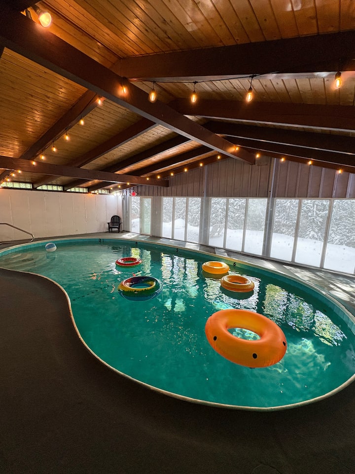 Expansive Lodge, Heated Pool, Game Room, Sauna - New Hampshire