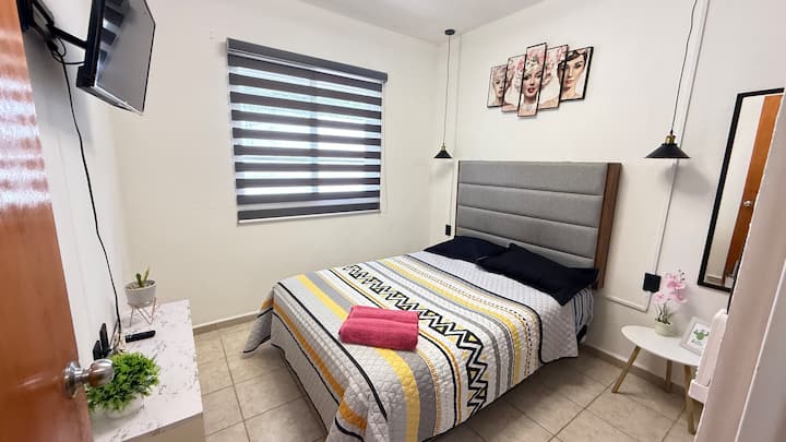 Casa De 2 Habitaciones A/a + Wifi + Cochera. - Chetumal