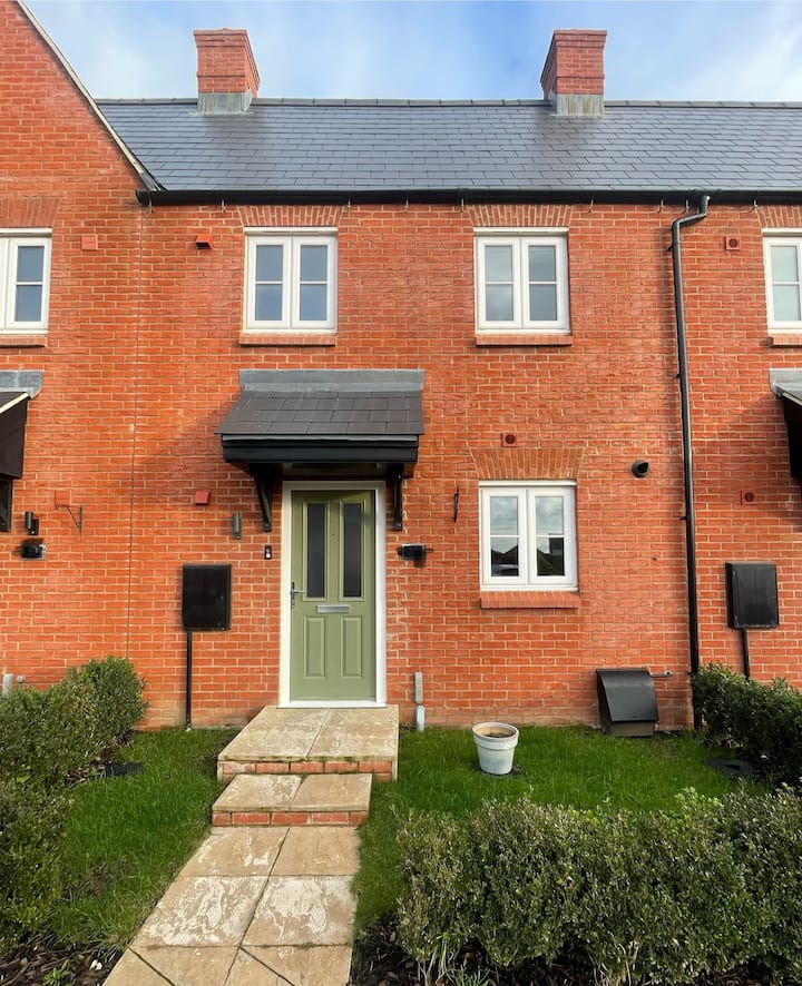 Home In Towcester - Silverstone F1 Grand Prix - Towcester
