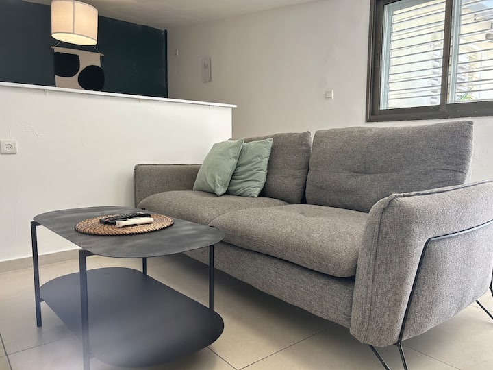 Apartment Between Rothschild And Levinsky - Tel-Aviv