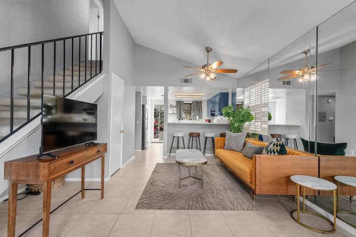 Modern Seasonal Rental In Rancho Mirage - Rancho Mirage, CA