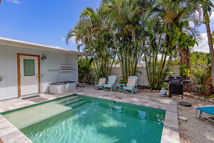 Bikinis And Board Shorts B: Private Pool - Holmes Beach, FL