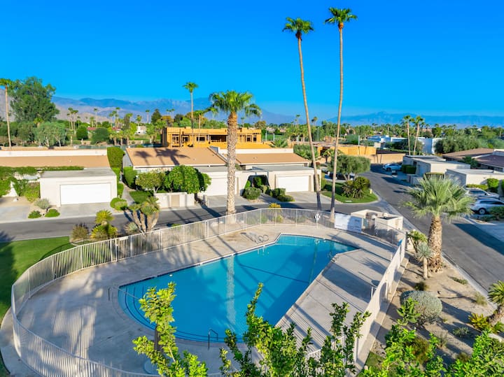 Relaxing Golf Course, Pool, Remodeled, Garage - La Quinta, CA