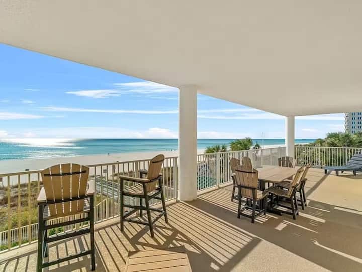 Renovated Beachfront Retreat W/ Massive Balcony - Panama City Beach, FL