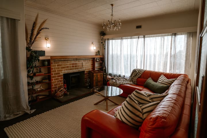 Vintage Home: Outdoor Bath + Fire - 41 Found - Somerset, Australia