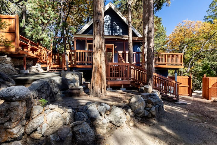 Beck's Rock: Alpine Cabin With Hot Tub - Idyllwild-Pine Cove, CA