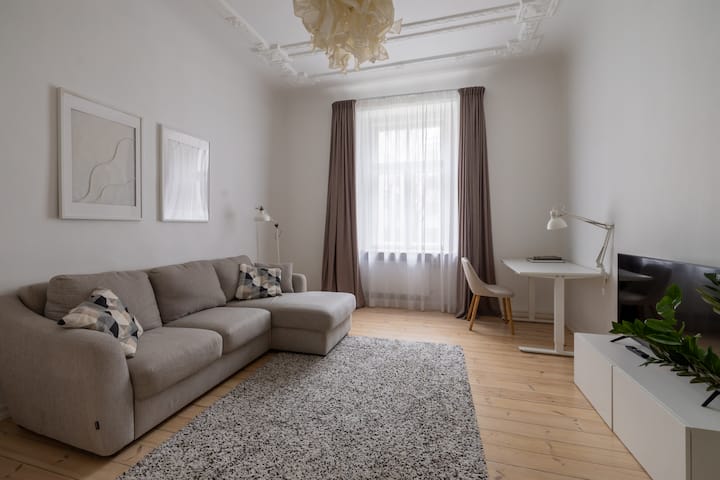 Cozy & Chic | Embassy Area | Quiet | Free Parking - Riga