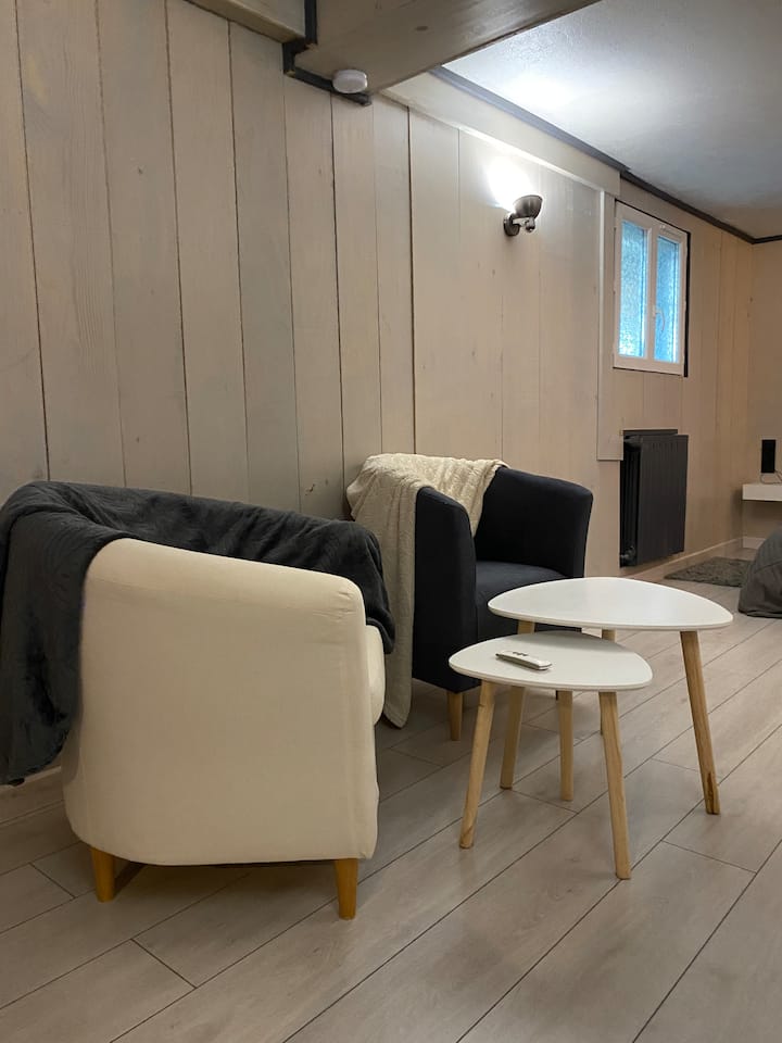 Petit Studio Avec Parking Gratuit Et Terrasse - Lons-le-Saunier