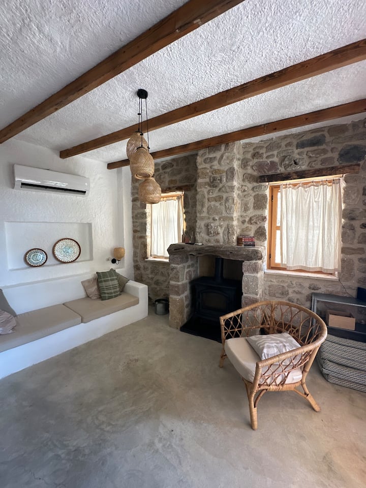 Datça’da Mimari Dokusu Korunmuş, Bahçeli Taş Ev - Datça