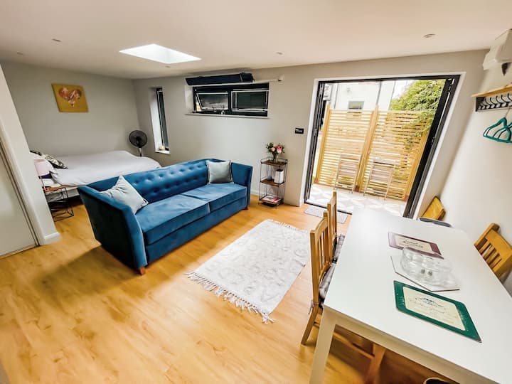 Modern Self Contained Garden Annexe Sleeps Up To 4 - Beckenham