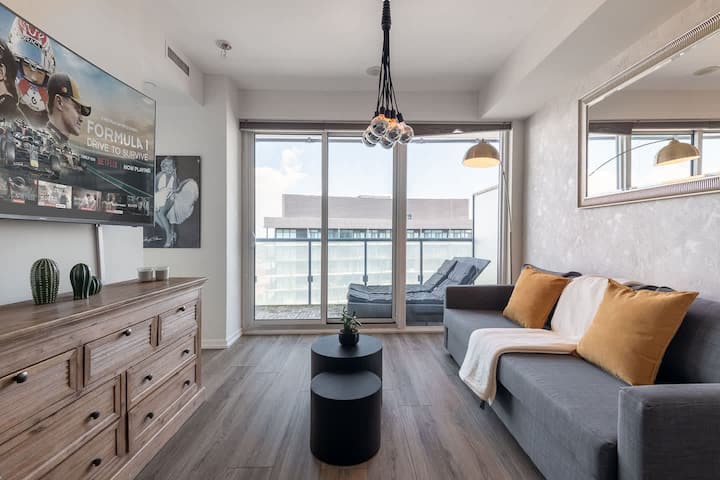 High-floor 1br + Den | Views & Parking - Toronto