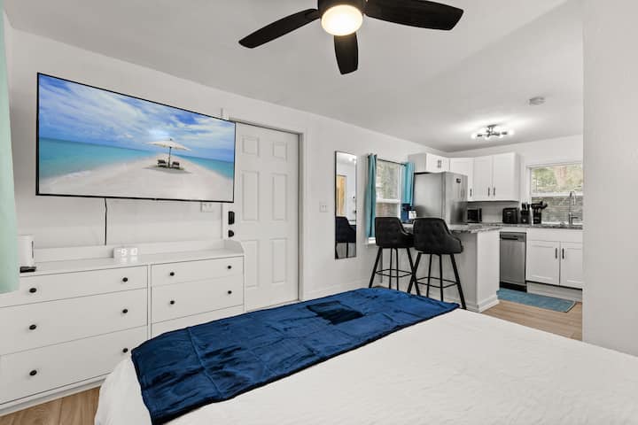 Detached Sodo Studio With Parking & Kitchen - Aeropuerto de Orlando (MCO)