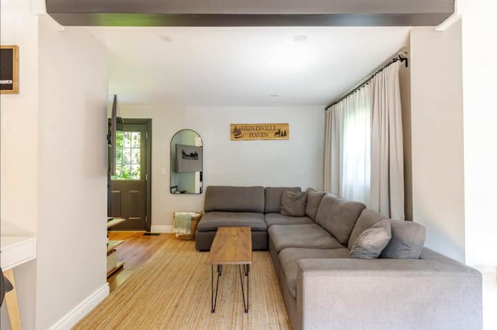𝐇𝐮𝐧𝐭𝐬𝐯𝐢𝐥𝐥𝐞 𝐇𝐚𝐯𝐞𝐧 Cozy Getaway - Huntsville