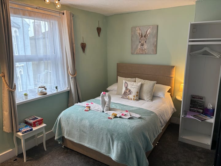 Welcoming Bedroom 5 Twin Or Family Room - Weymouth