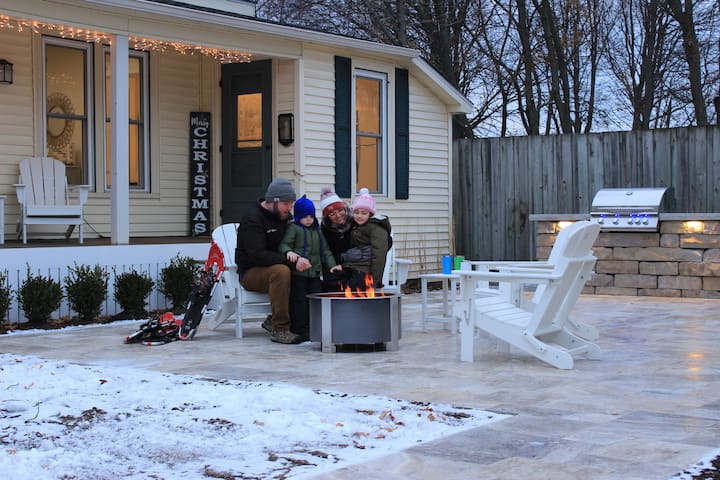 Cozy Cottage : Sleeps 6 : Walk To Town, Patio - Boyne City, MI