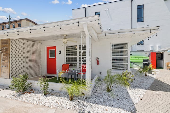 Villa 3, Waterfront Propety, 2 Min Walk To Beach - Clearwater Beach, FL