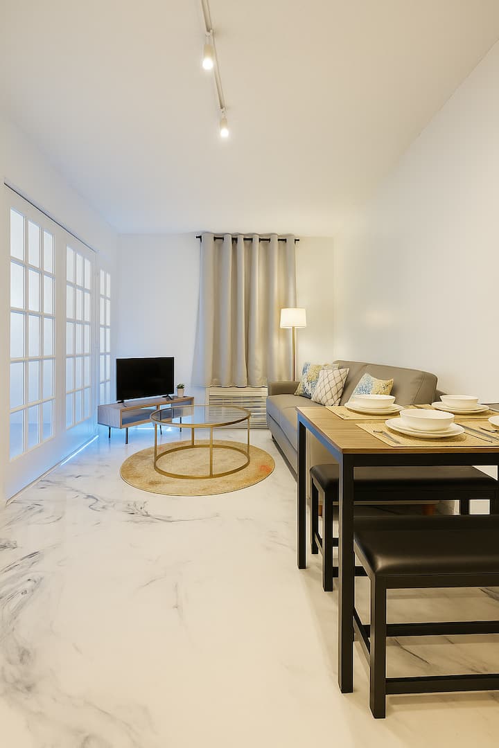 Full Kitchen 2 Blocks To Beach! - Miami Beach, FL