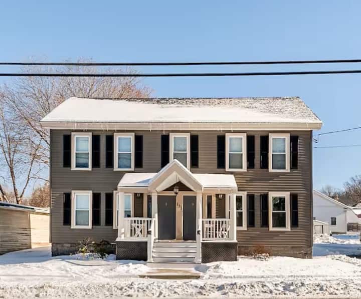 A Lovely 2 Bed 1.5 Bath Townhouse *All New*kingbed - Galway, NY