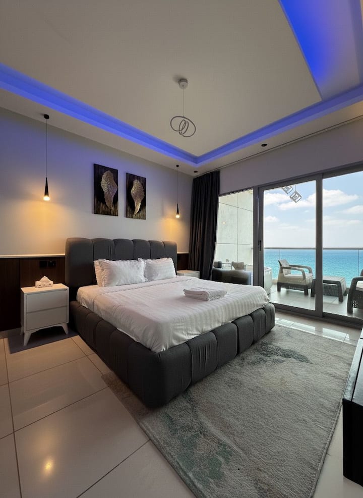 شقة فاخرة بجاكوزي مطلة على البحر في برج داماك - Jeddah