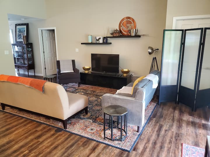 Relaxing Getaway. Serene Safe Suburbia. - Greenwood, IN