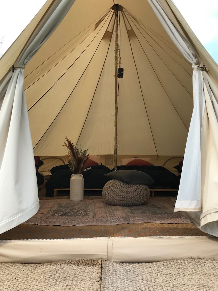 Cosmic, A 4 Birth Bell Tent With Panoramic Views - Cotswolds