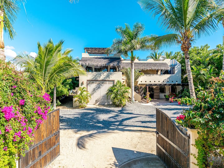 Spacious Villa In San P, Sleeps 10, Balconies, Ac