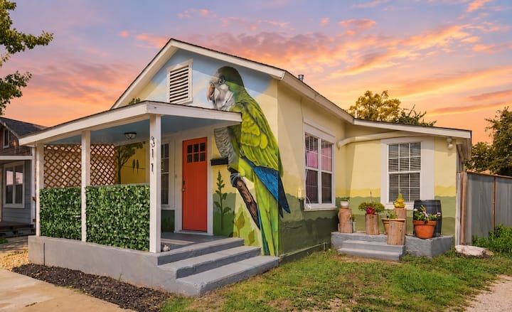 The Green Parrot Haus - San Antonio
