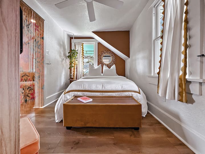 Bohemian Guest House In The Heart Of College Park! - Orlando, FL