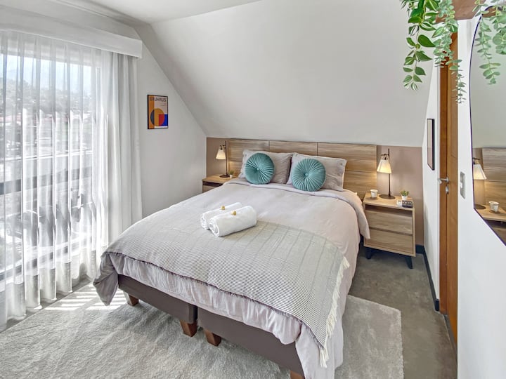 Moderno Estudio Con Vista, A/c, Terraza Y Parrilla - Las Condes